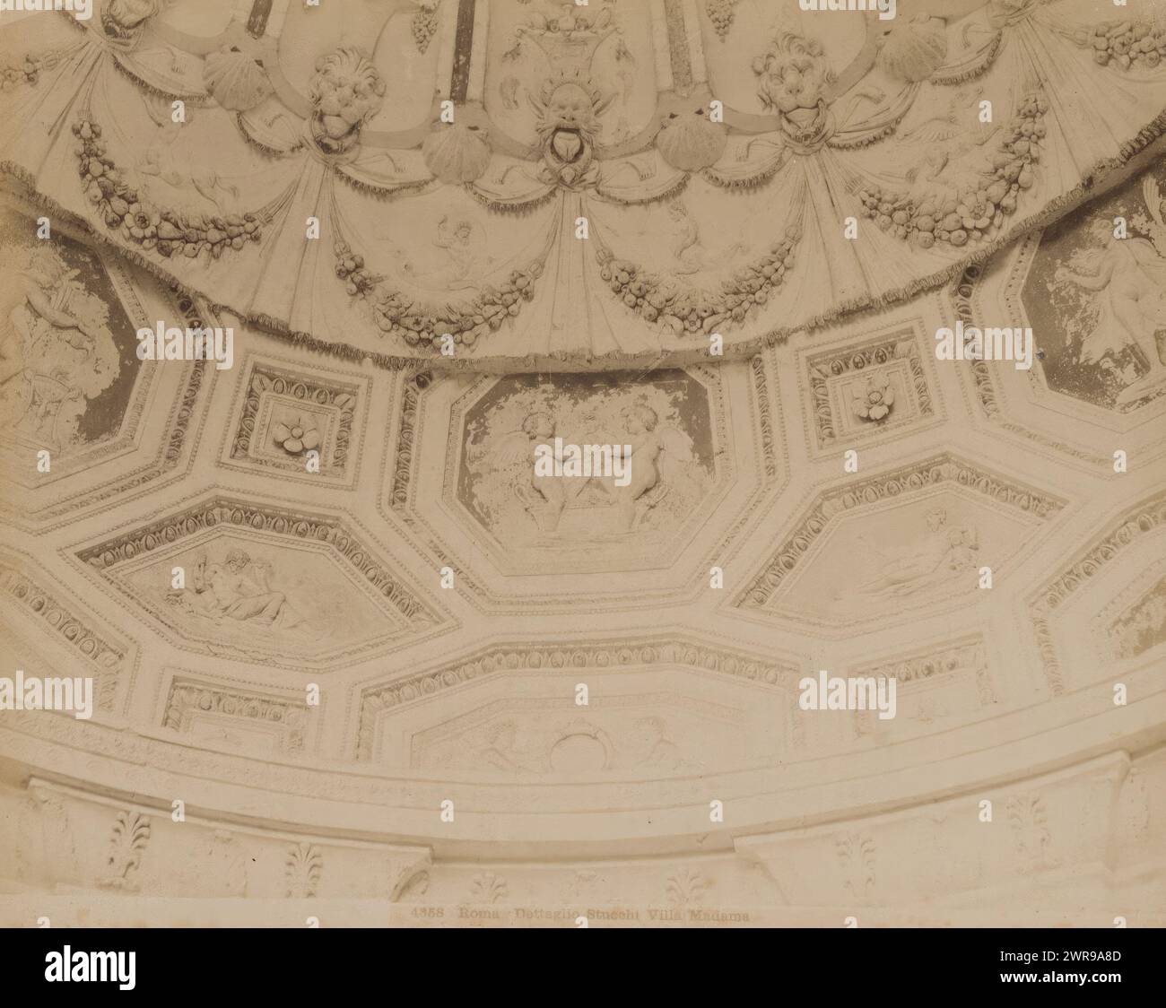 Roma dettaglio stucchi villa madama hi-res stock photography and images ...