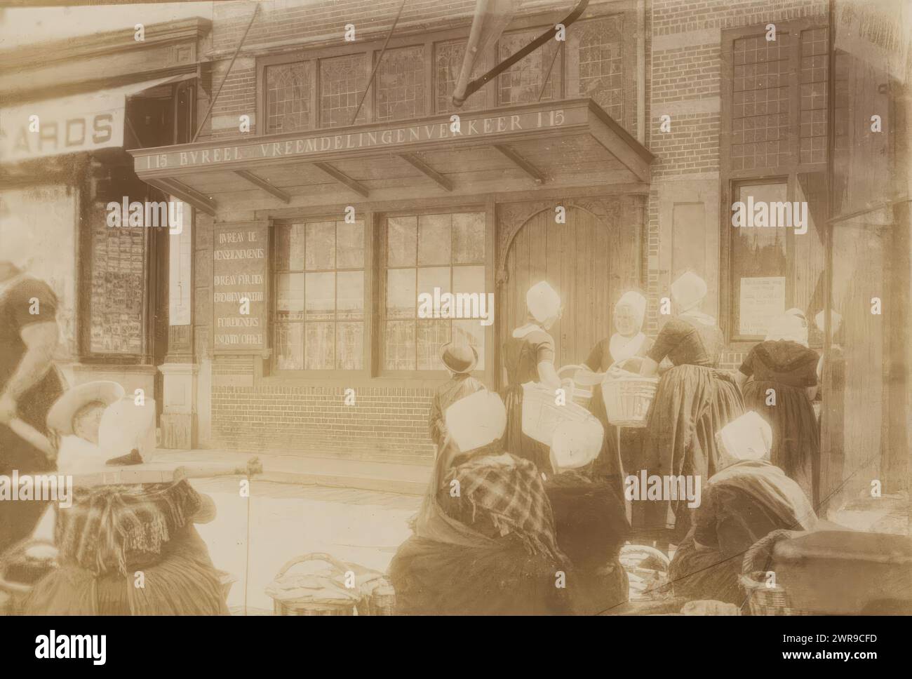 Immigration office hi-res stock photography and images - Alamy