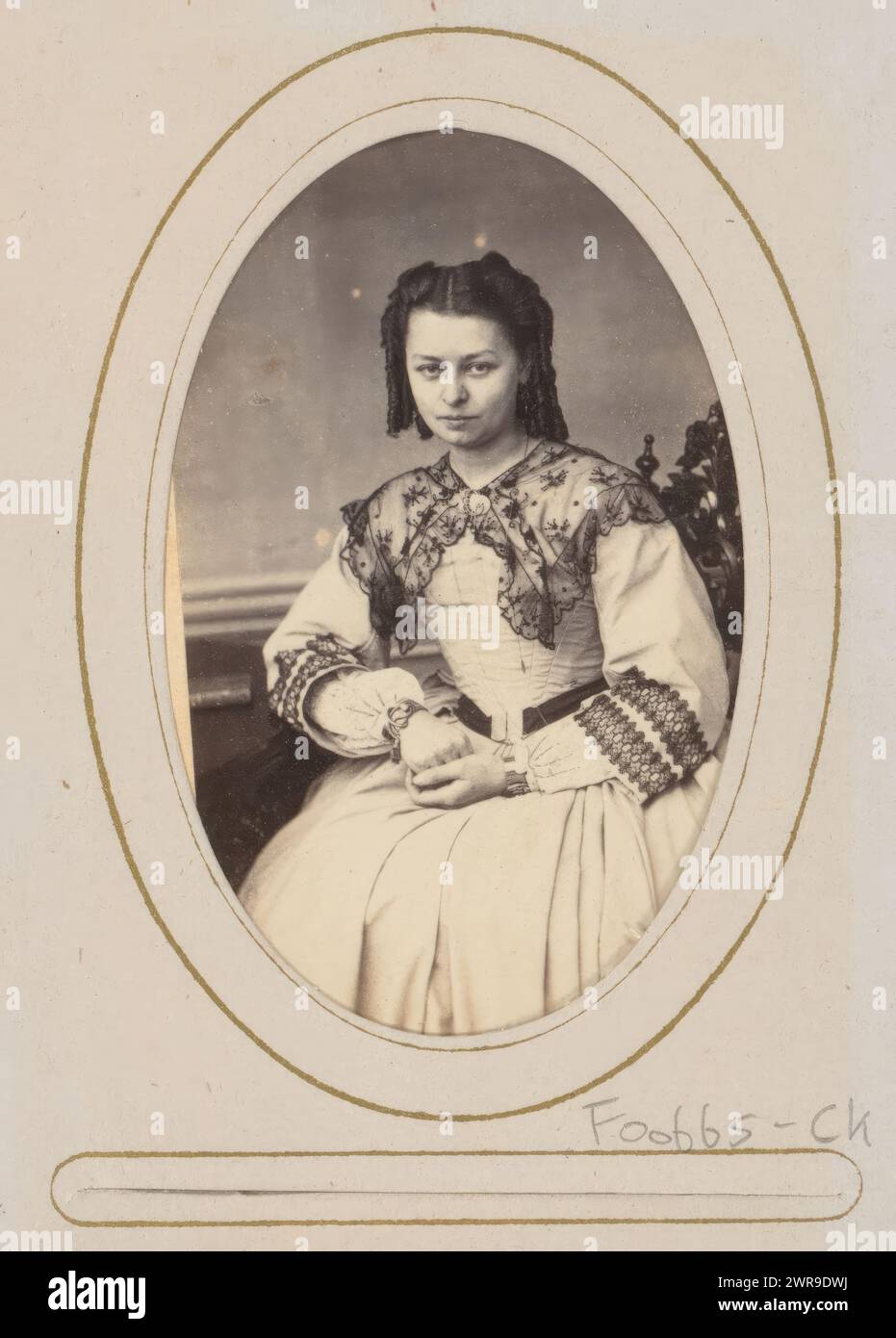 Black lace shoulder cloth hi-res stock photography and images - Alamy