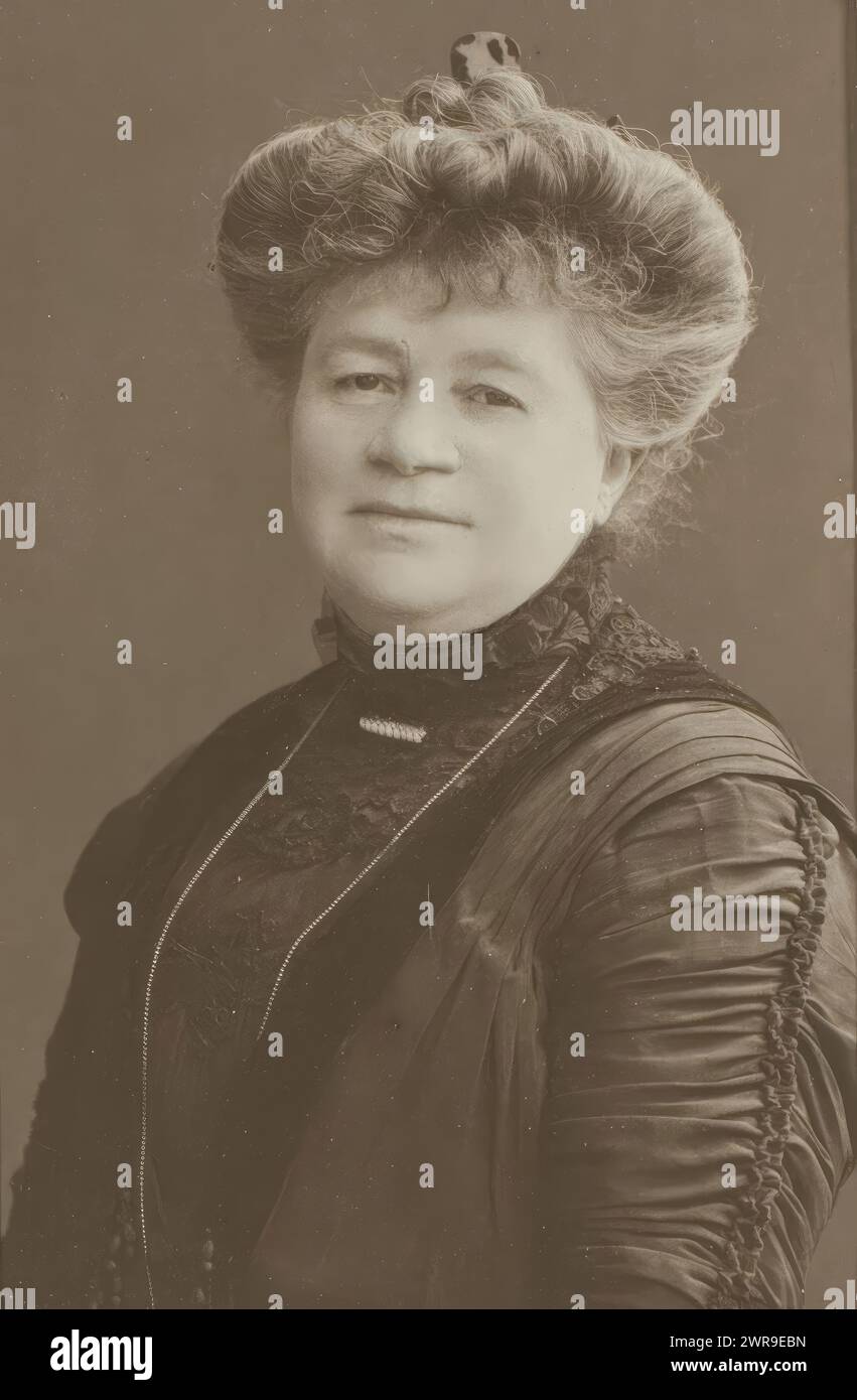 Portrait of a woman, This photo is part of an album., Hermann Noack ...