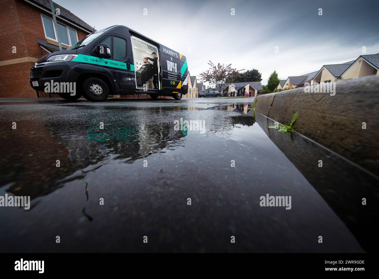 29/09/21 Michael Richmond cuts Simon Hodziec’s hair in his Trim-It van ...