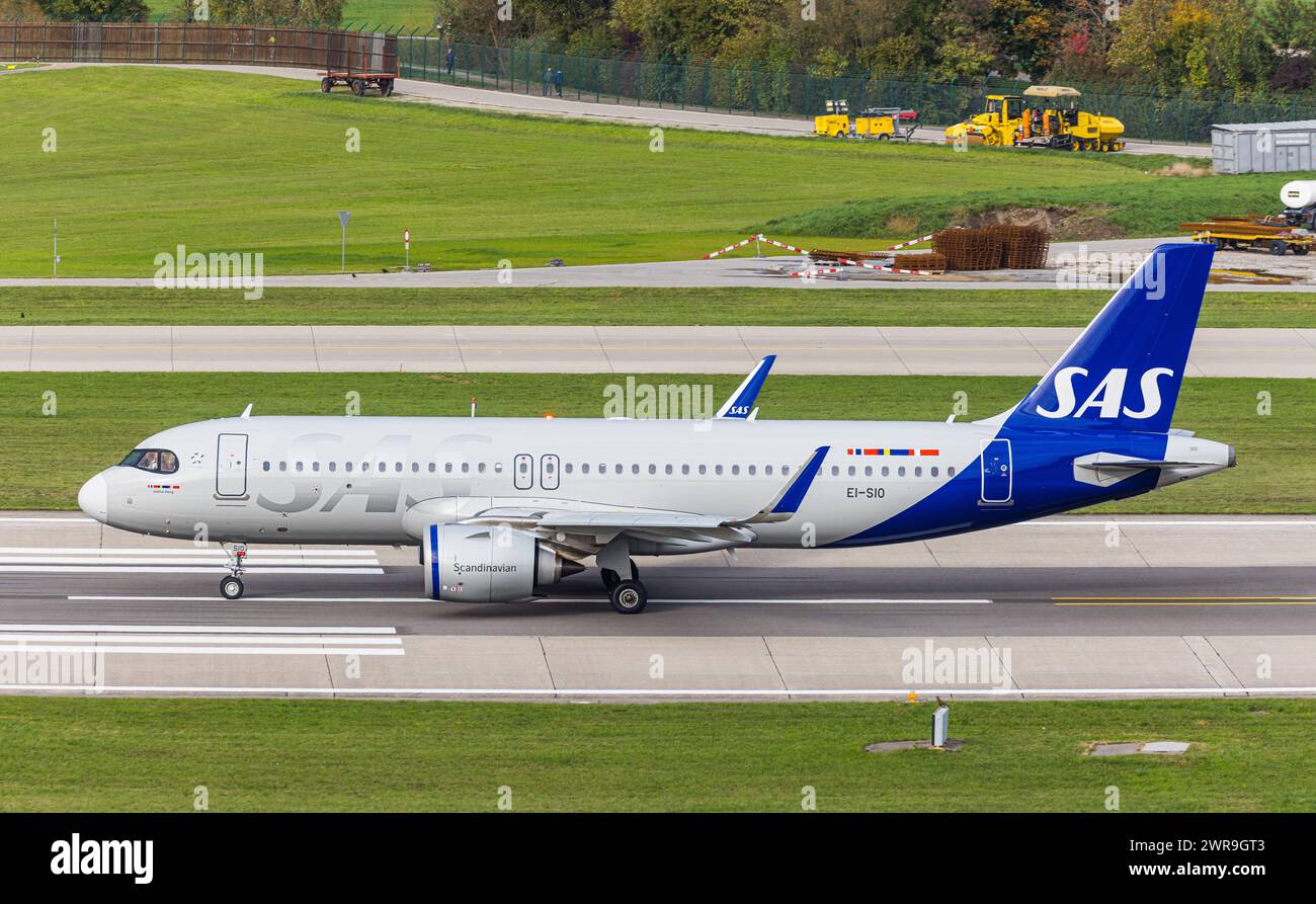 Ein Airbus A320-251N von SAS Scandinavian Airlines startet vom Flughafen Zürich. Der Airbus ...