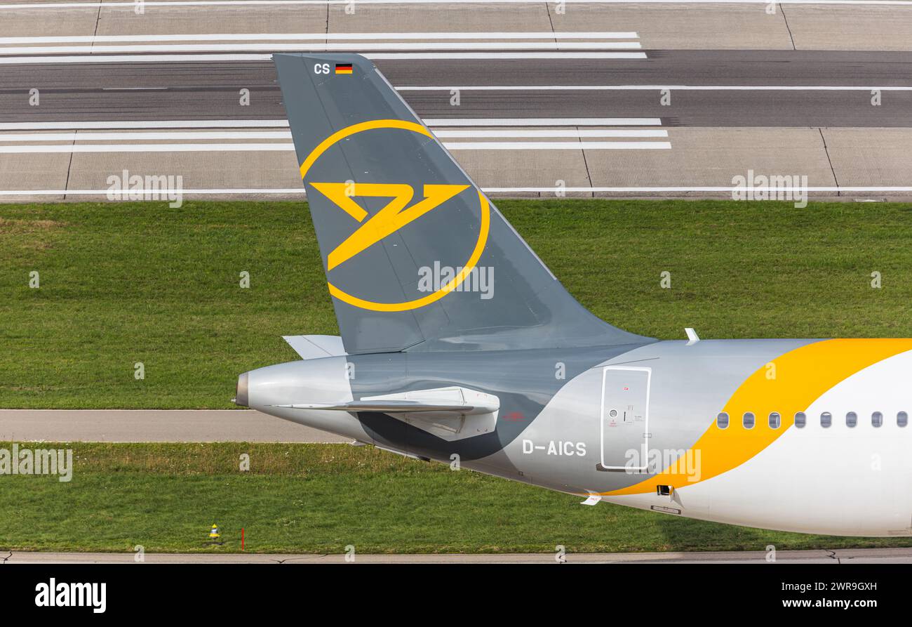 Heckflosse mit dem Emblem von Condor. Das Flugzeug ein Airbus A320-214 ...