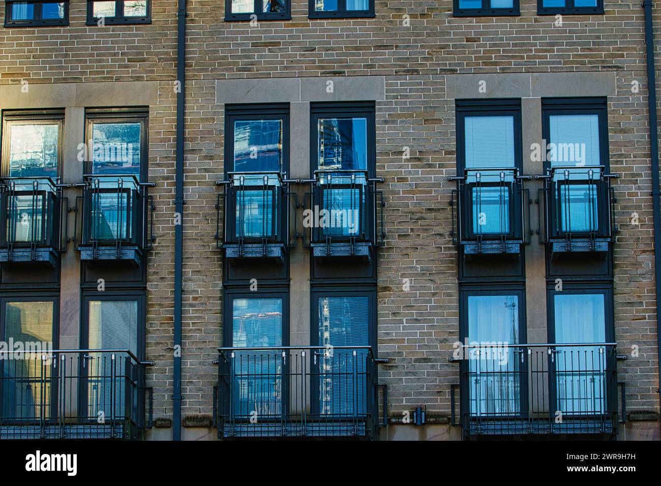 Symmetrical facades hi-res stock photography and images - Alamy