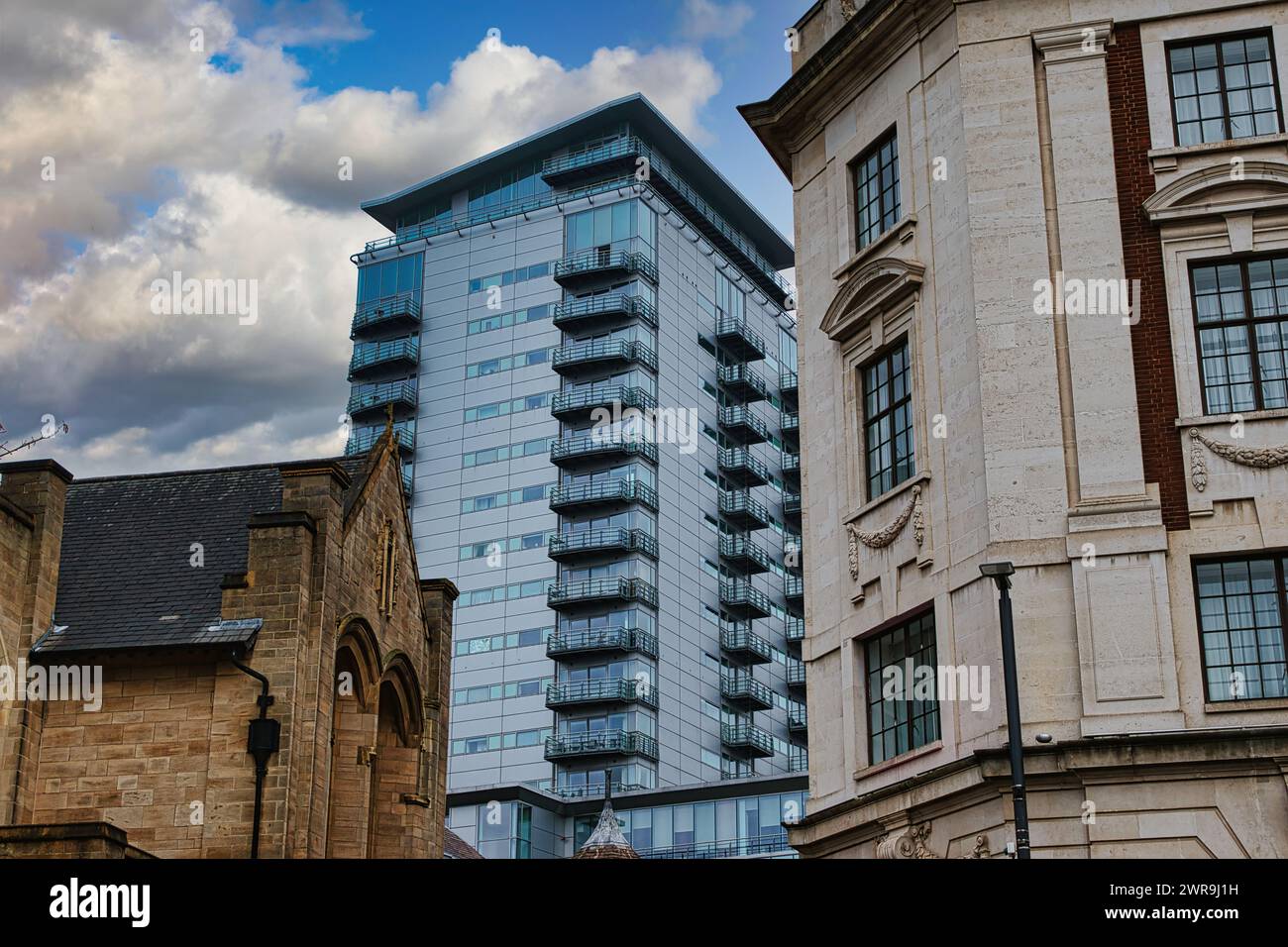Buildings under construction in leeds hi-res stock photography and ...