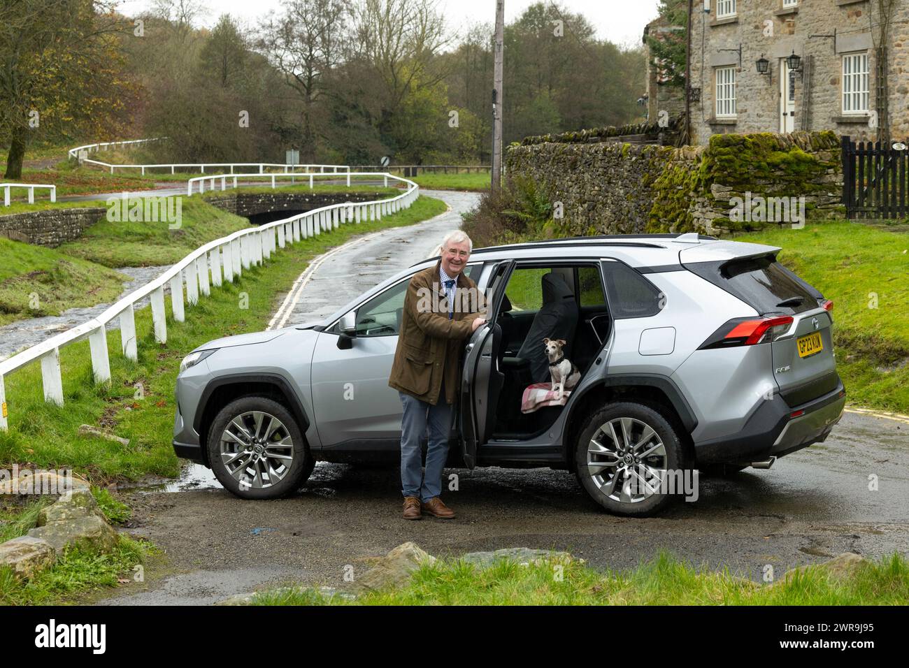 13/11/2023 The Yorkshire Vet, Peter Wright, with 11-year-old Jack ...