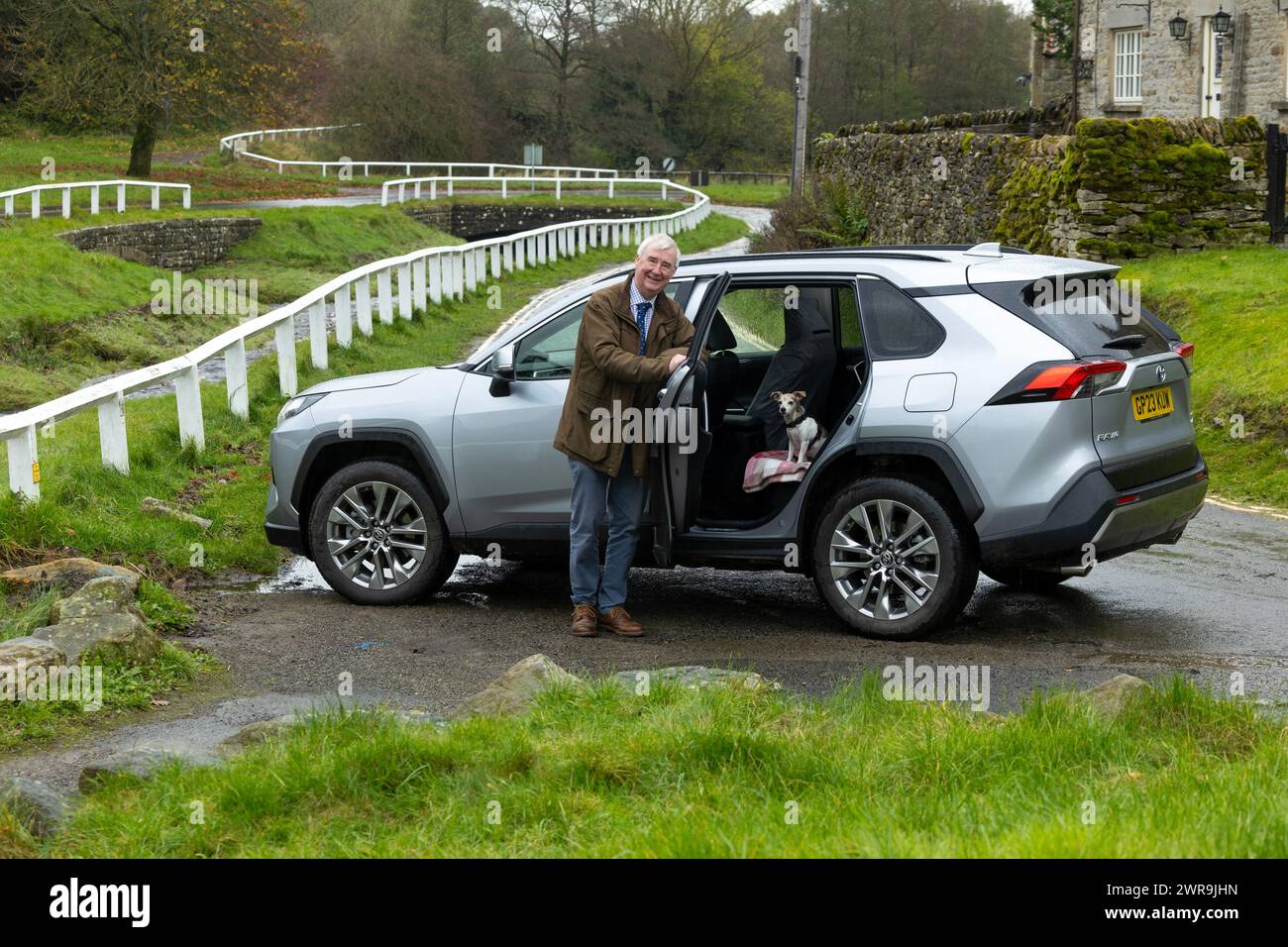 13/11/2023 The Yorkshire Vet, Peter Wright, with 11-year-old Jack ...