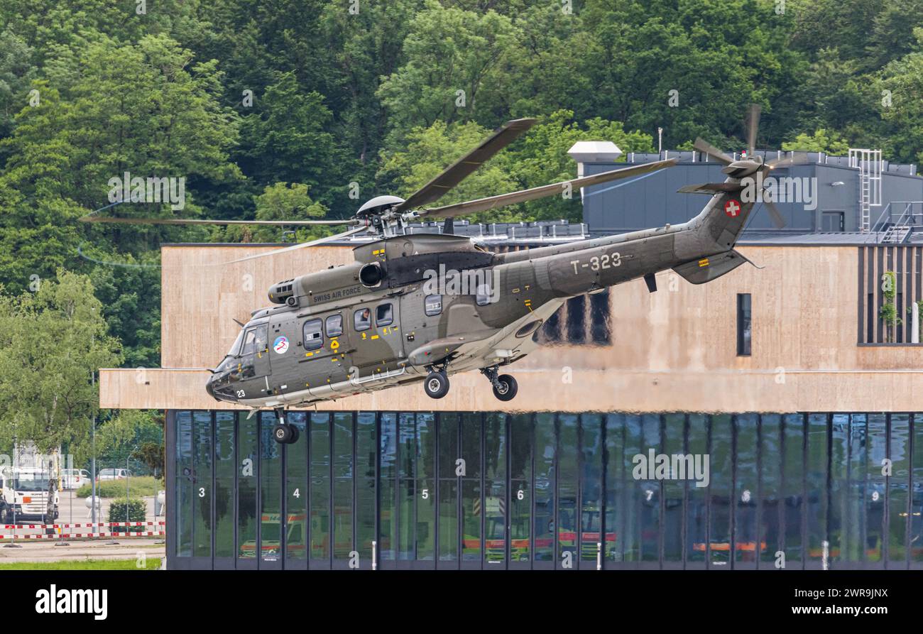 Ein Super Puma des Typs Aerospatiale AS 332, heute Airbus Helicopters H215 der Schweizer ...