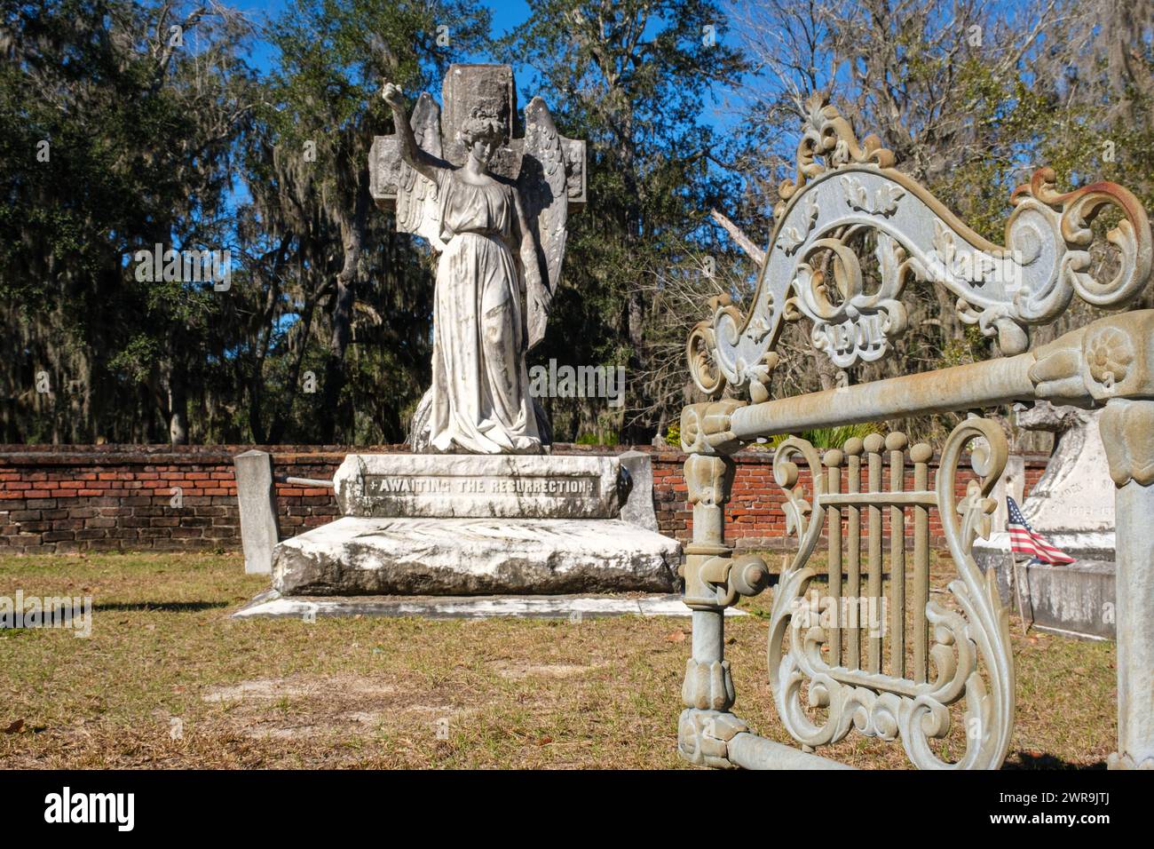 The angel of Oak Grove Cemetery in St Marys, Georgia Stock Photo - Alamy