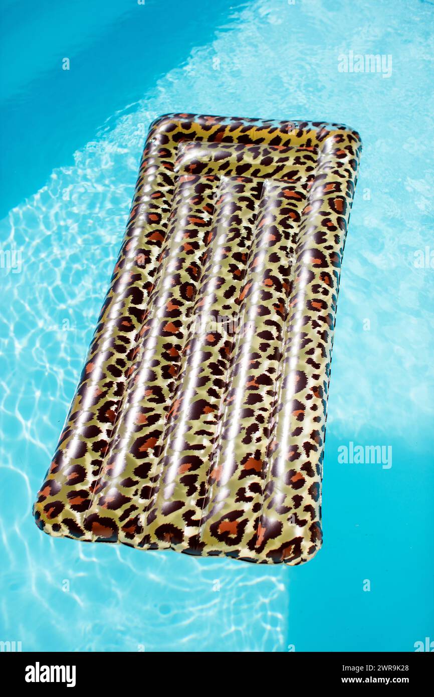 Leopard inflatable in swimming pool Stock Photo - Alamy