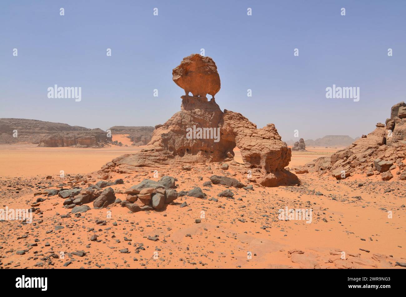 Rock formation with in the Sahara desert, Algeria Stock Photo - Alamy