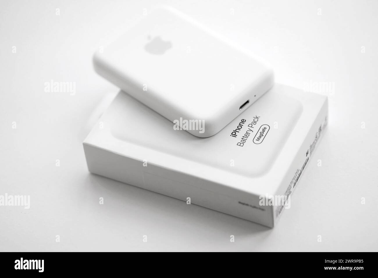 Apple magsafe battery pack hi-res stock photography and images - Alamy