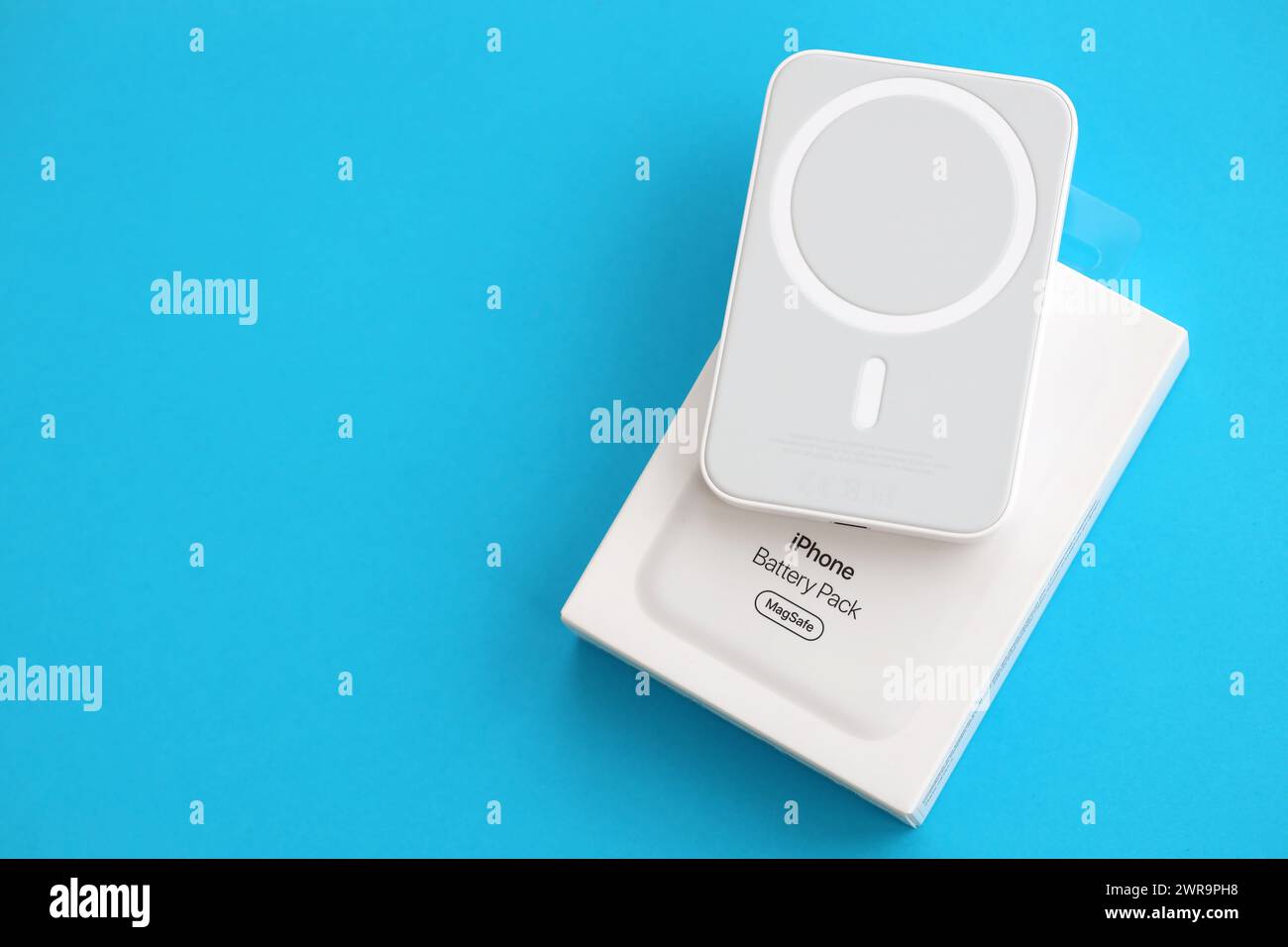 Apple magsafe battery pack hi-res stock photography and images - Alamy