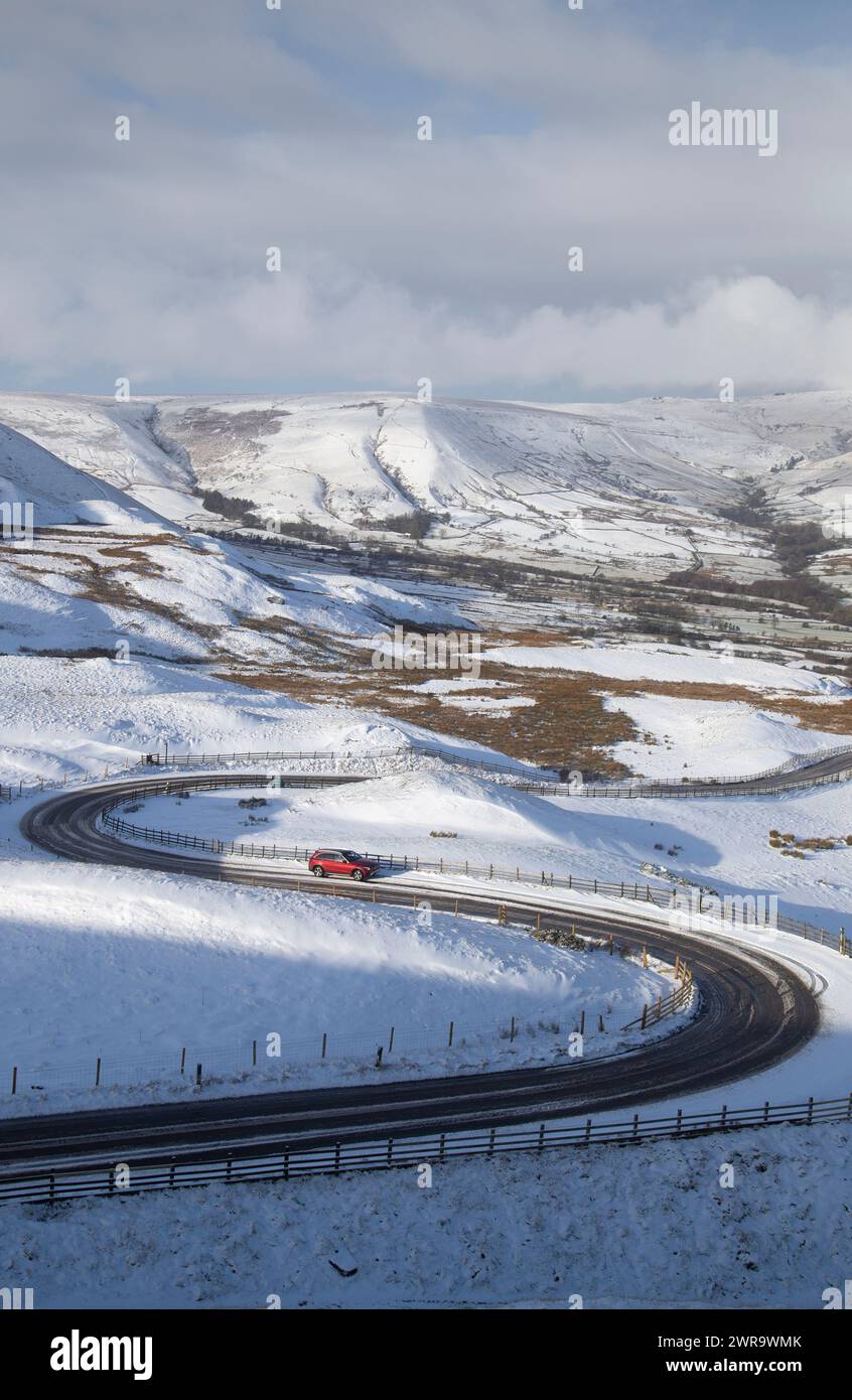 28/01/120 A car makes its way up to Barber Booth from Edale in the ...