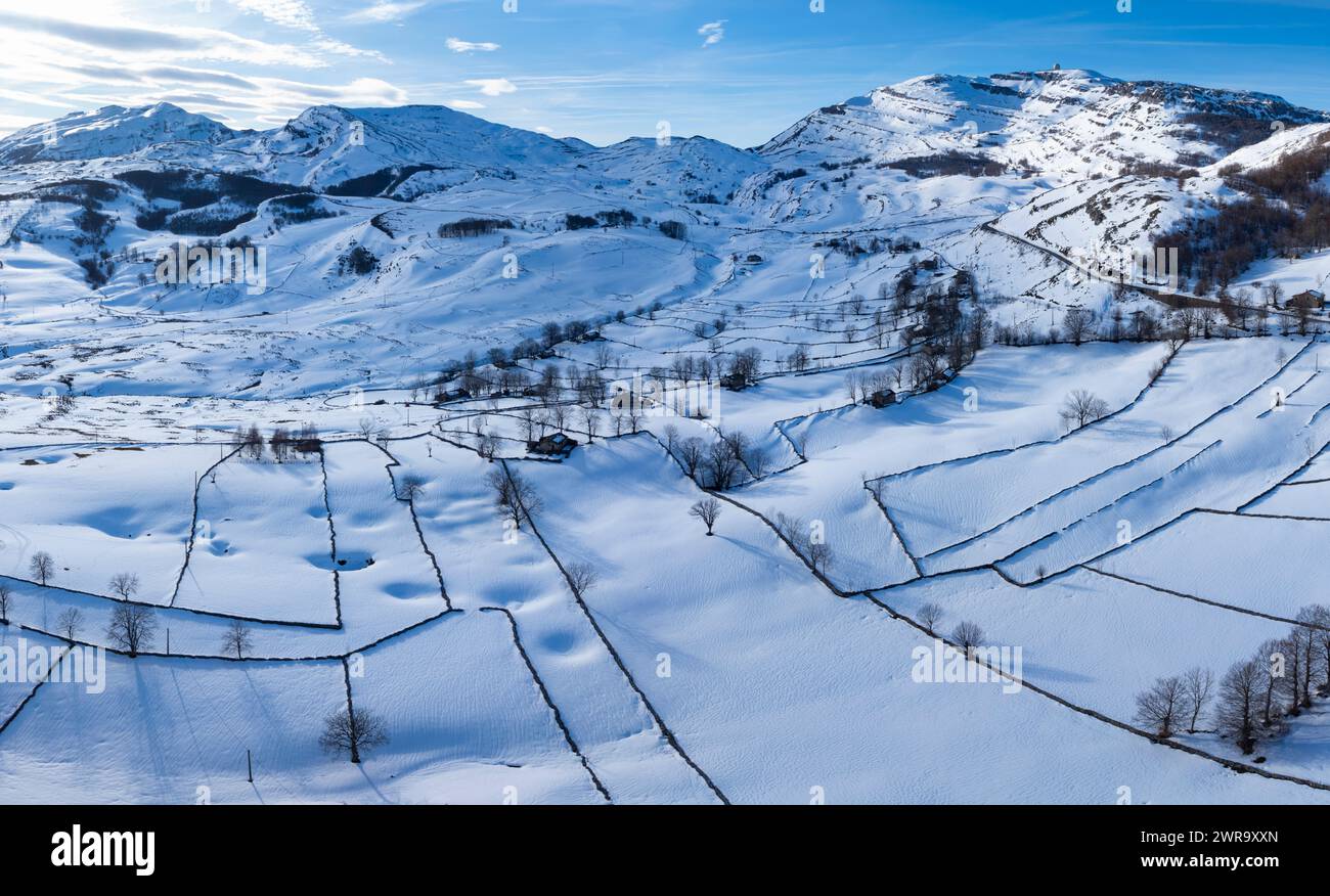 Winter landscape covered in snow in the surroundings of Guarguero ...