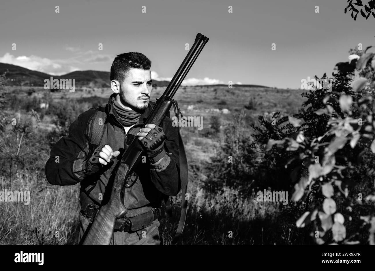 Hunter with shotgun gun on hunt. Deer hunt. Hunter in camouflage ...