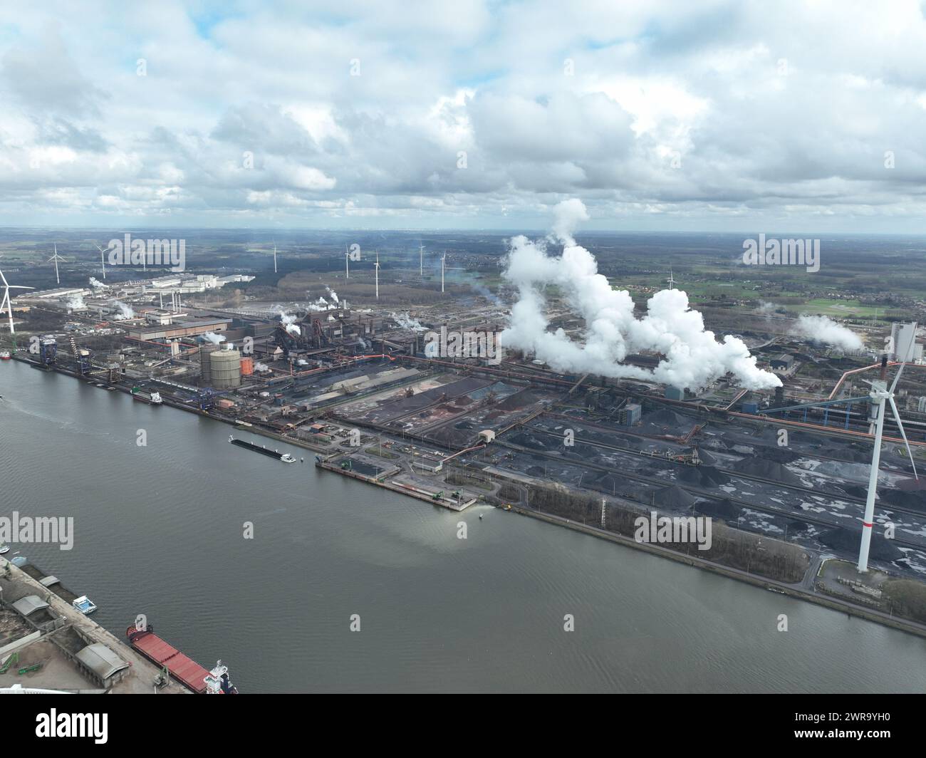 Galvanising lines hi-res stock photography and images - Alamy