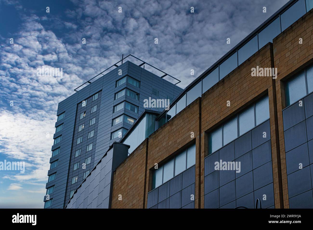 Leeds hospital exterior hi-res stock photography and images - Alamy