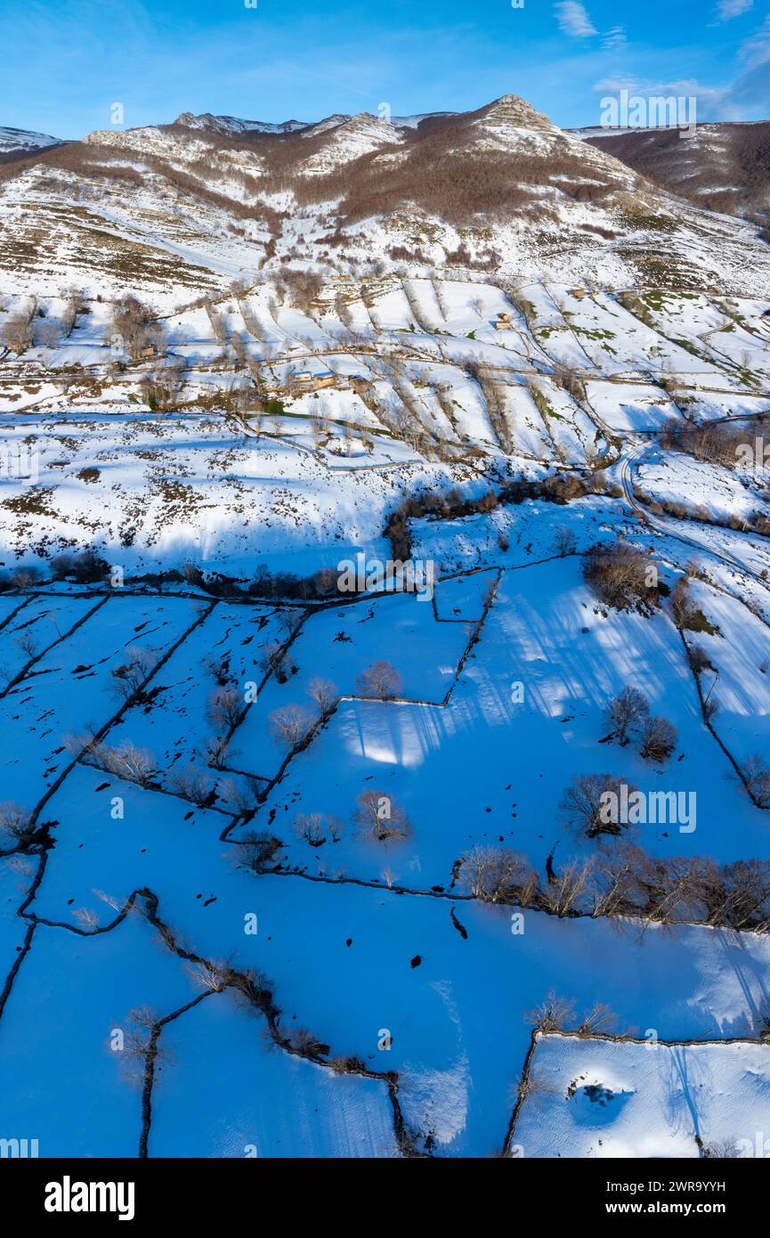Winter landscape covered in snow in the surroundings of Guarguero ...