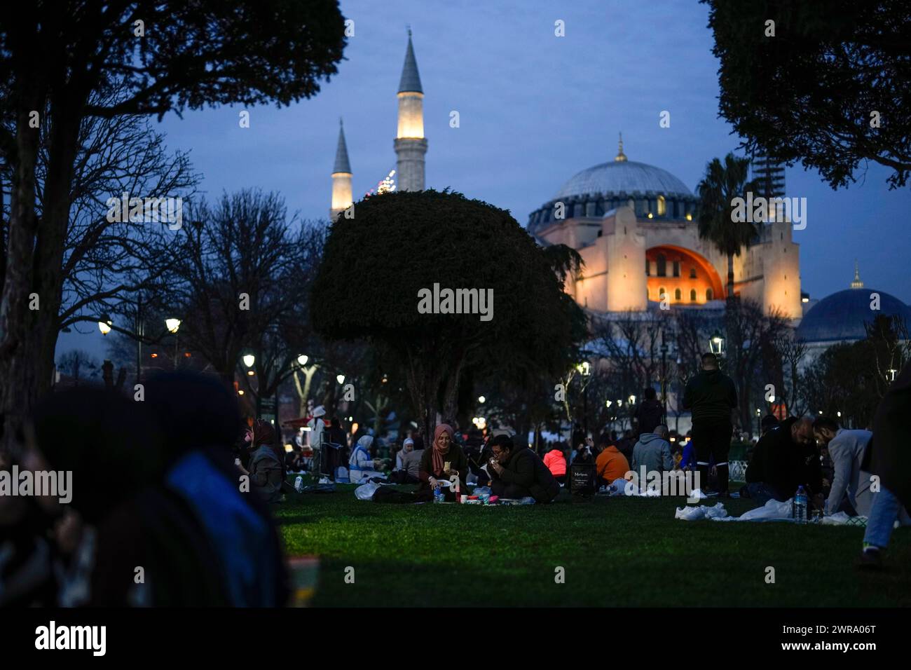 People break their fast after dusk on the first day of Ramadan ...