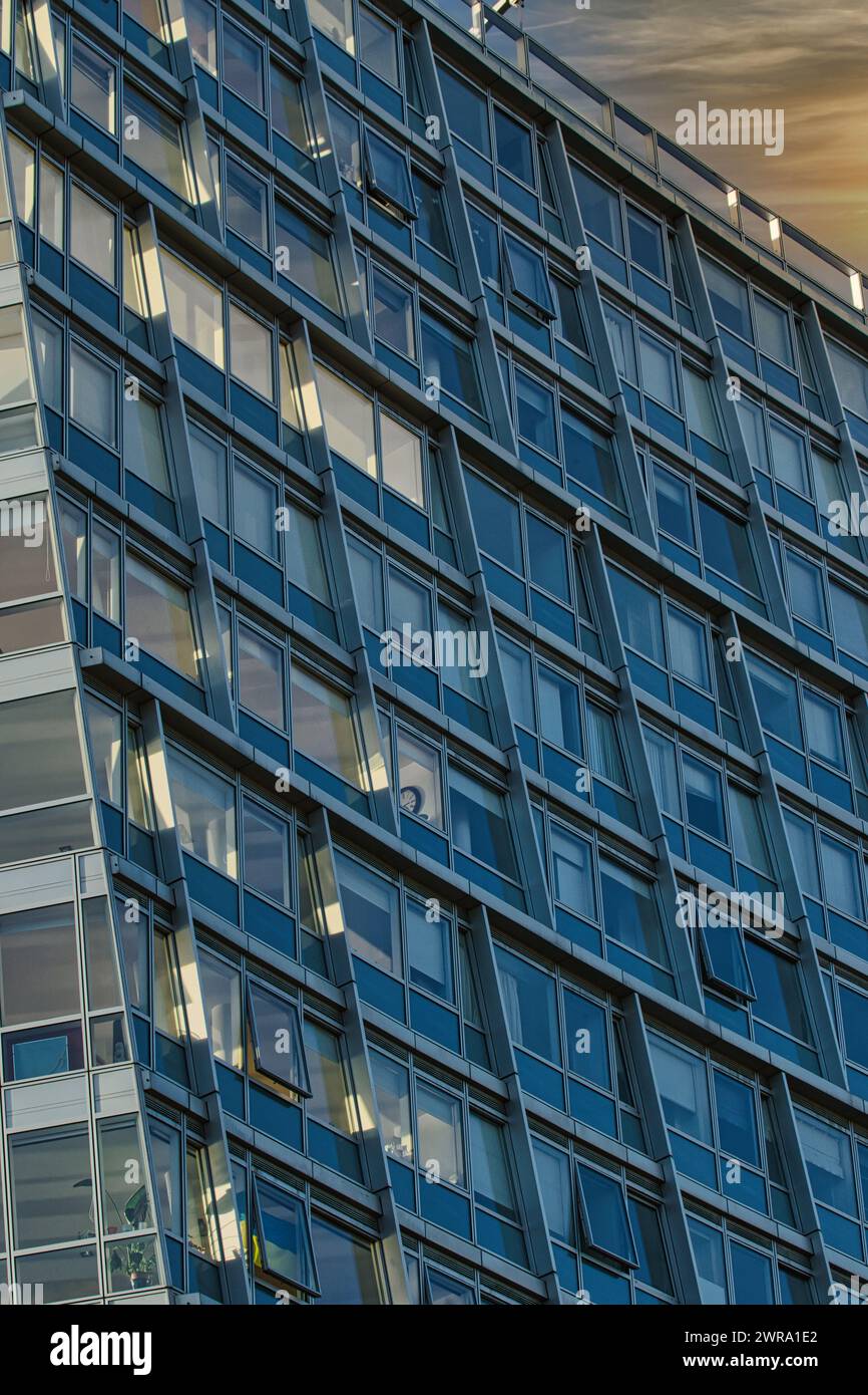Office block front facade and roof hi-res stock photography and images ...