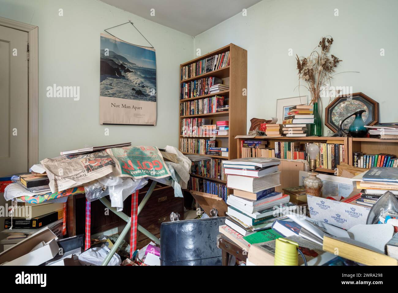 An abandoned hoarder house Stock Photo - Alamy