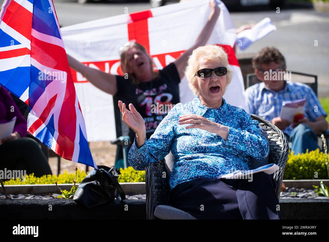 08/05/20 Residents of Park Avenue, Ashbourne, celebrate VE Day with a ...