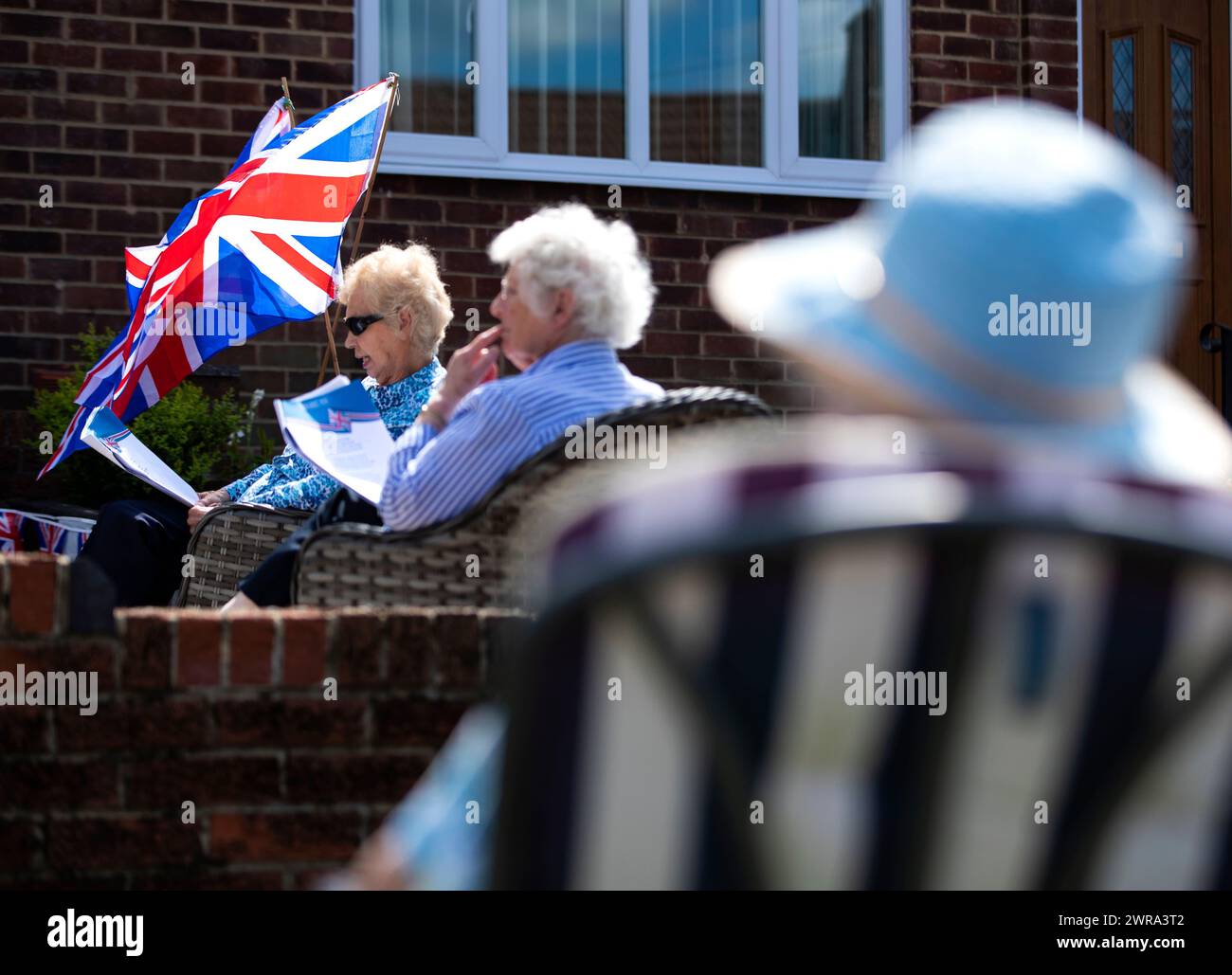 08/05/20 Residents of Park Avenue, Ashbourne, celebrate VE Day with a ...