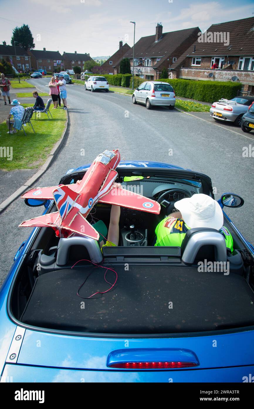 08/05/20 Residents of Park Avenue, Ashbourne, celebrate VE Day with a ...