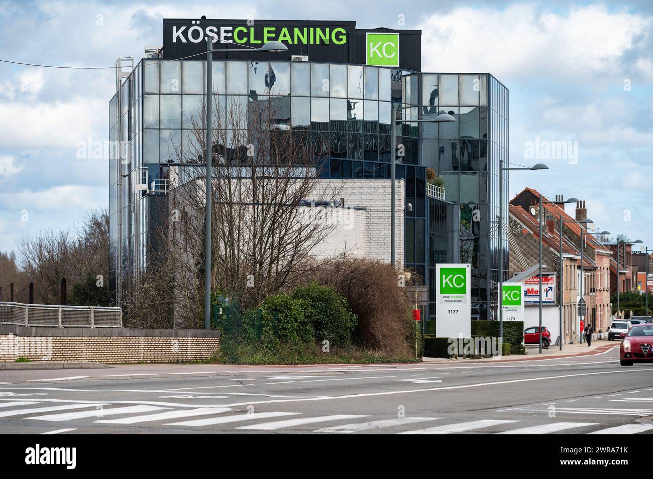 Kose cleaning hi-res stock photography and images - Alamy