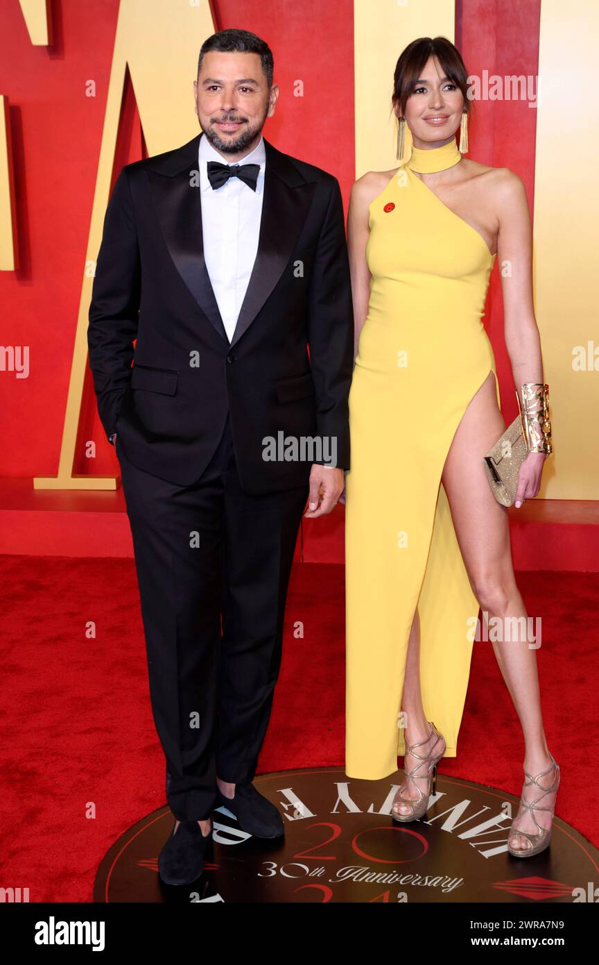 Ayman Mohyeldin mit Ehefrau Kenza Fourati bei der Vanity Fair Oscar ...