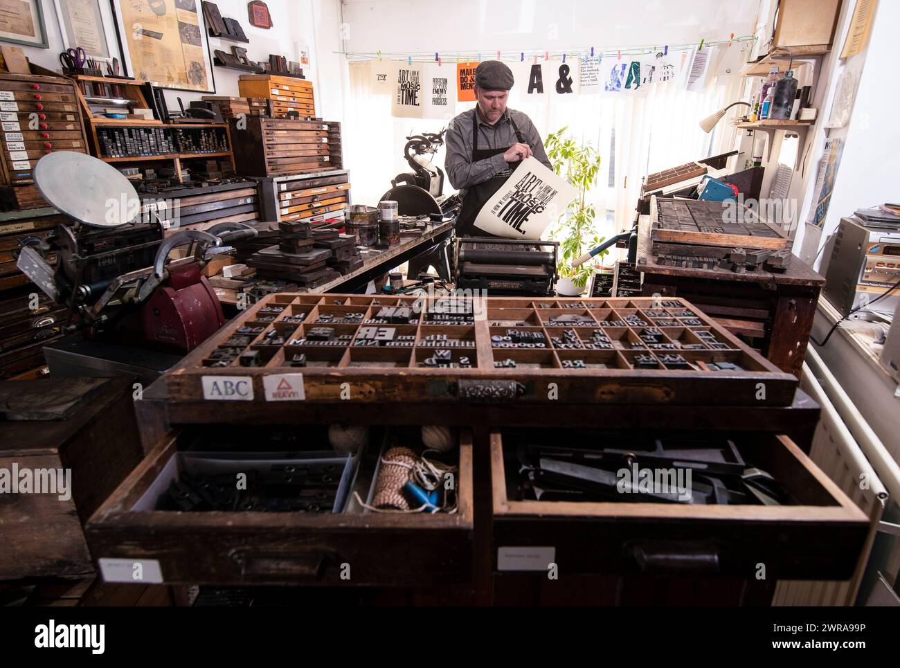 05/05/21 Chris uses a Cropper Charlton proofing press. For years Chris ...
