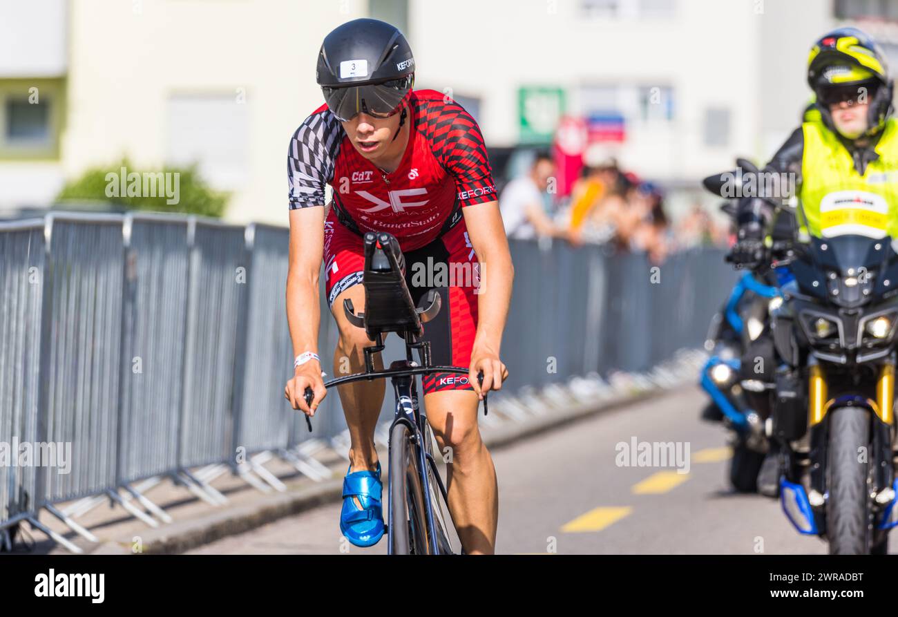 Mann, der horizontal geht hi-res stock photography and images - Alamy