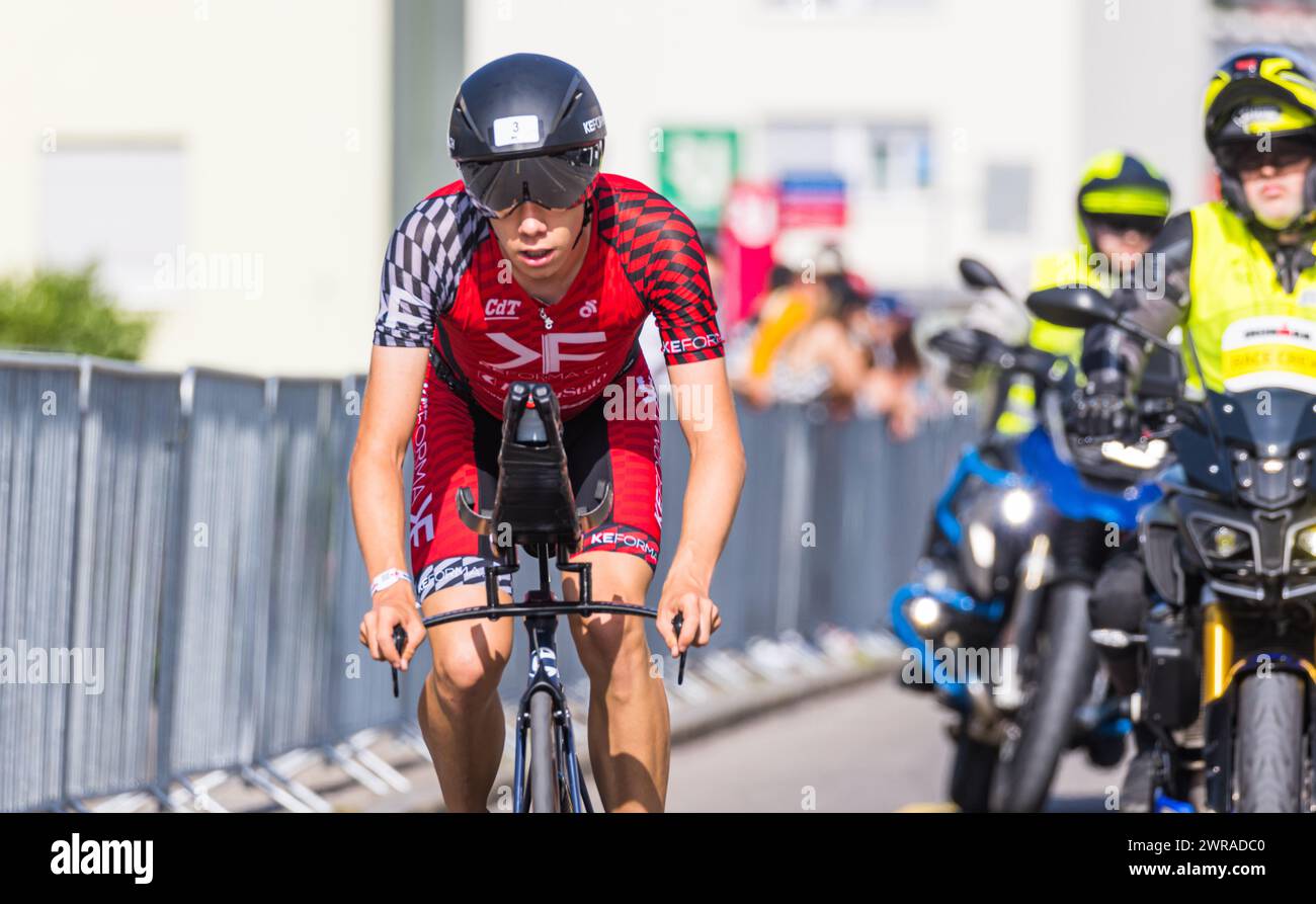 Mann, der horizontal geht hi-res stock photography and images - Alamy
