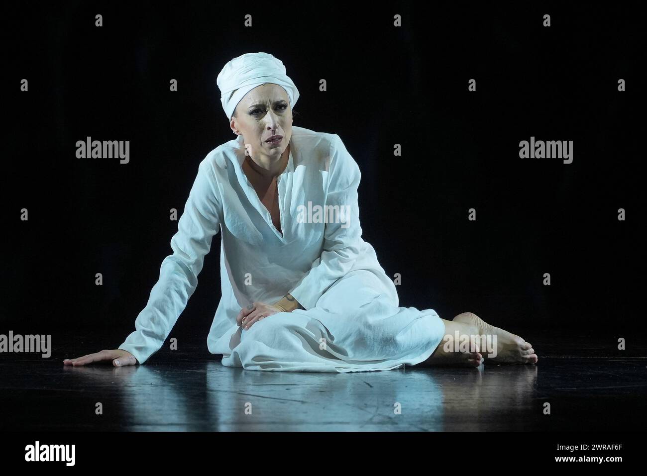 The singer Daisy Press during her performance in the play "La Bella ...