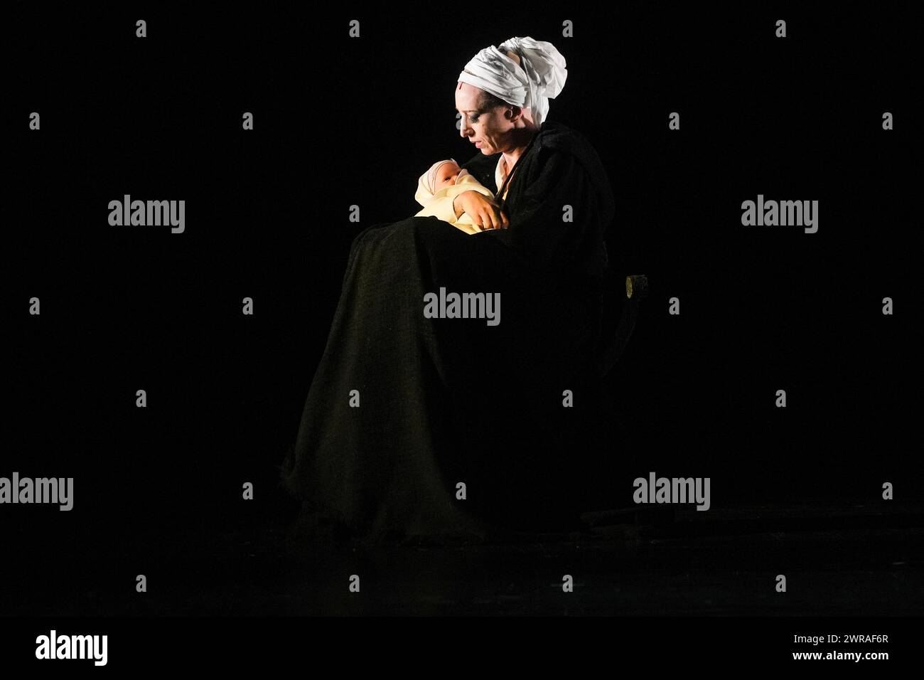 The singer Daisy Press during her performance in the play "La Bella ...