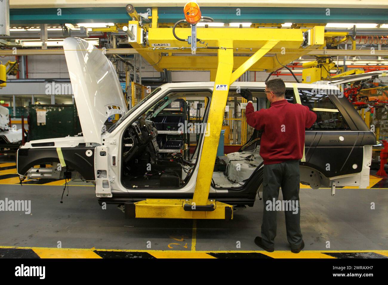 24/11/15 FILE PHOTO Jaguar Land Rover are set to hire hundreds of ...