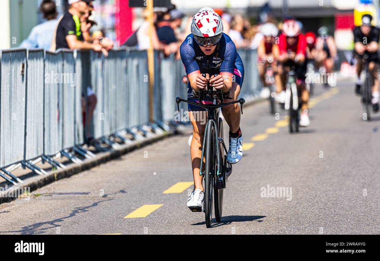 Die Schweizer Triathletin Nina Derron geht beim Ironman 70.3 ...