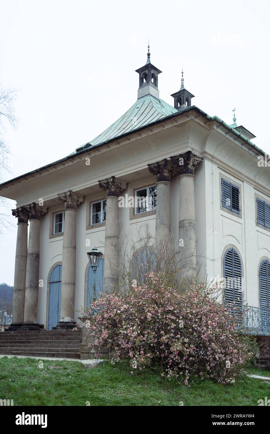 Columned structure landscape architecture hi-res stock photography and ...