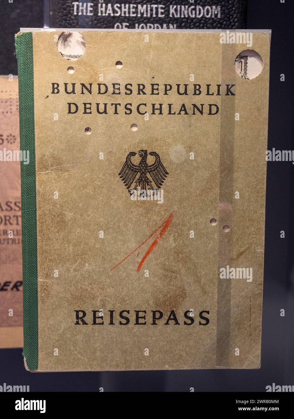 Fake war hi-res stock photography and images - Alamy