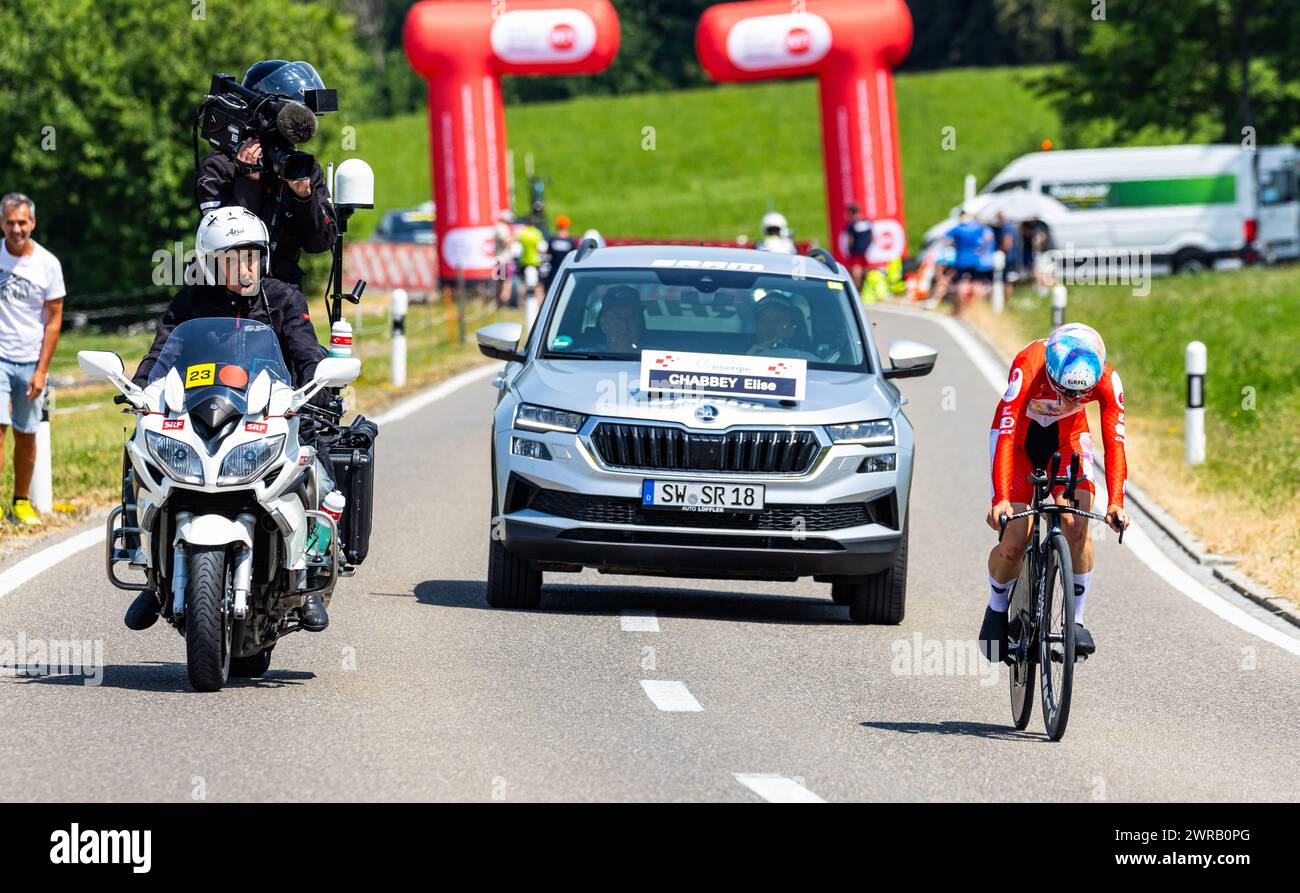 Die Schweizer Radrennfahrerin Elise Chabbey vom Team Canyon//SRAM Racing kämpft sich, während ...
