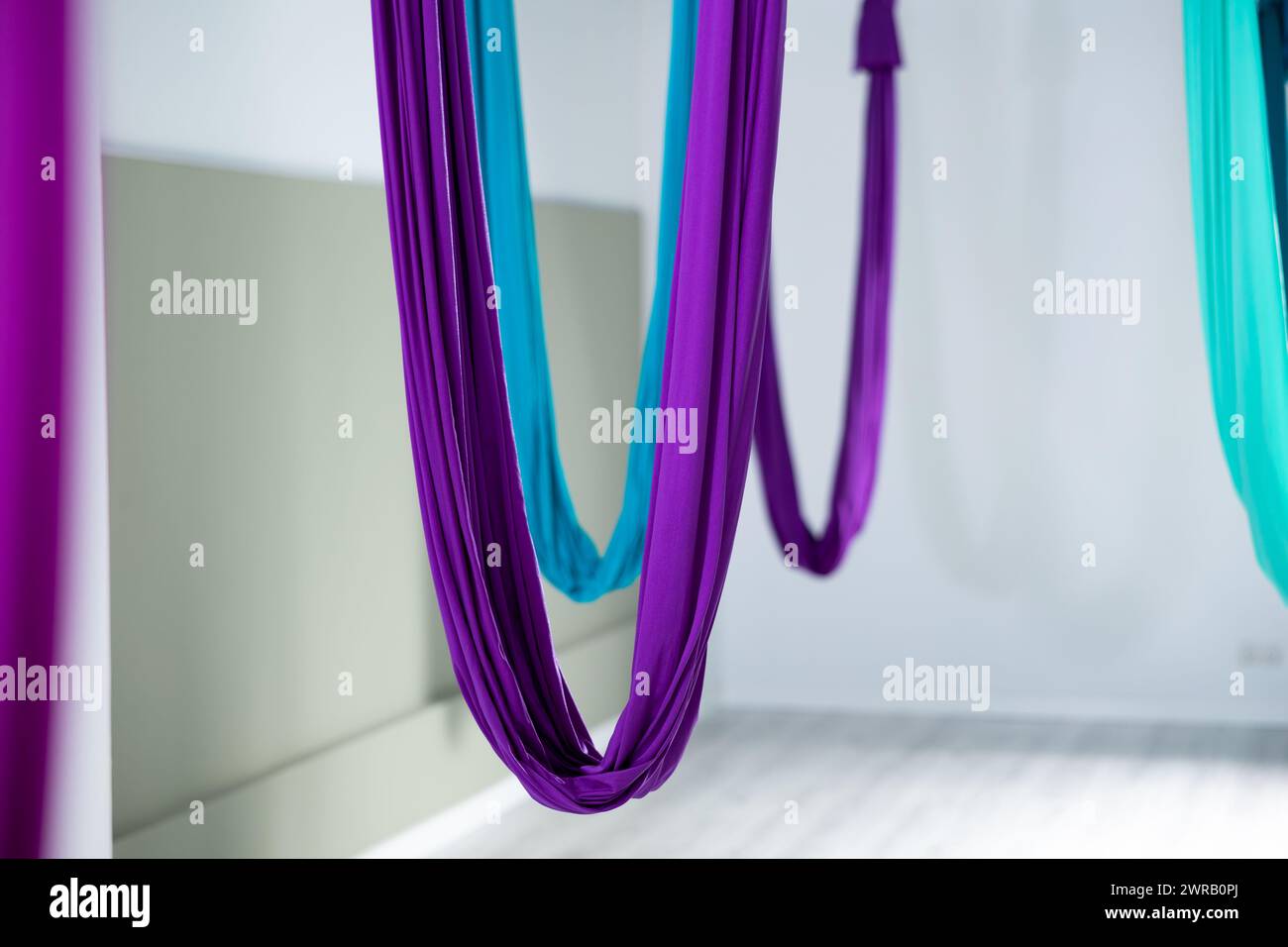 Empty aerial silk studio hi-res stock photography and images - Alamy