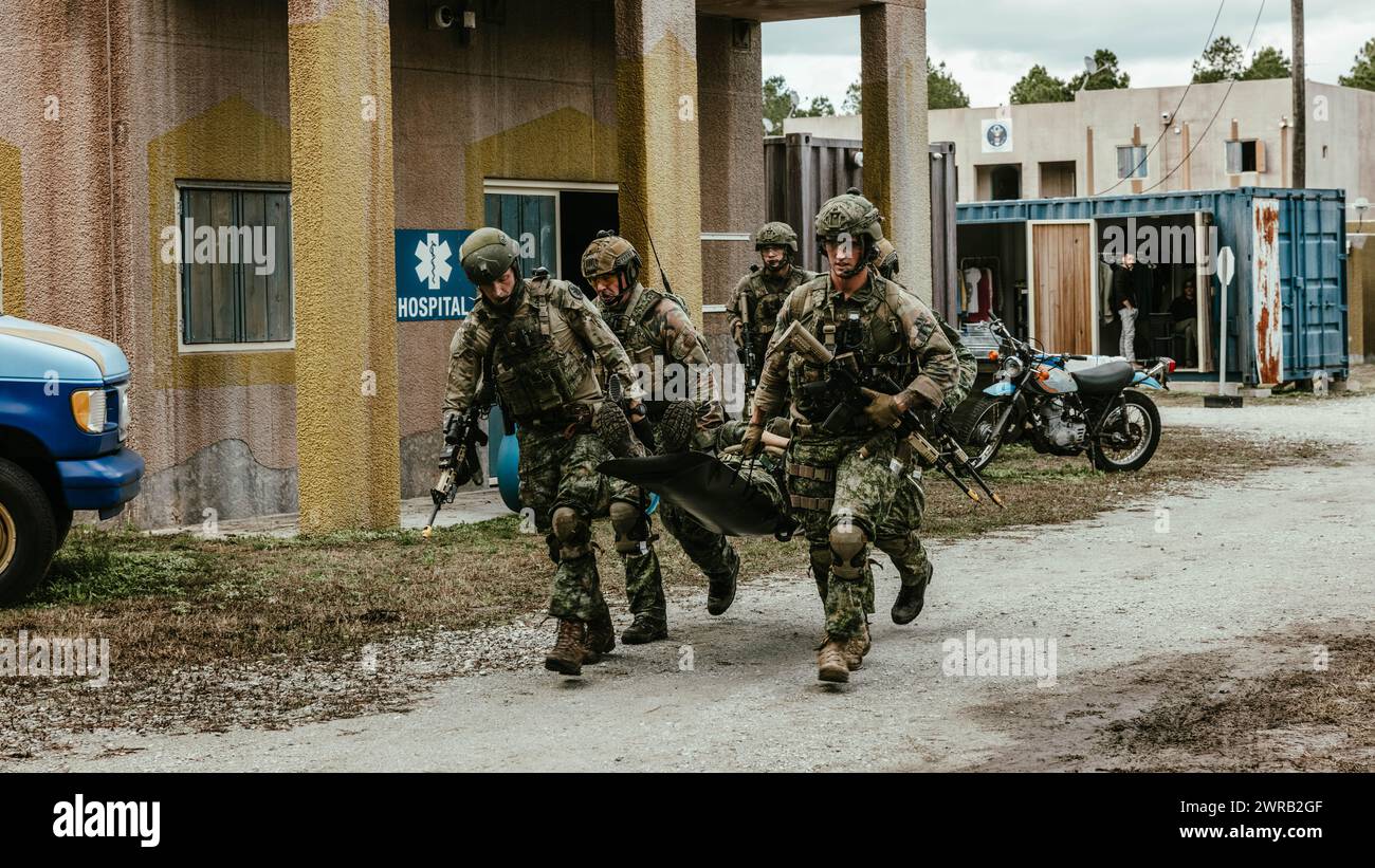 Dutch Marines with Marine Squadron Carib, Netherlands Marine Corps ...