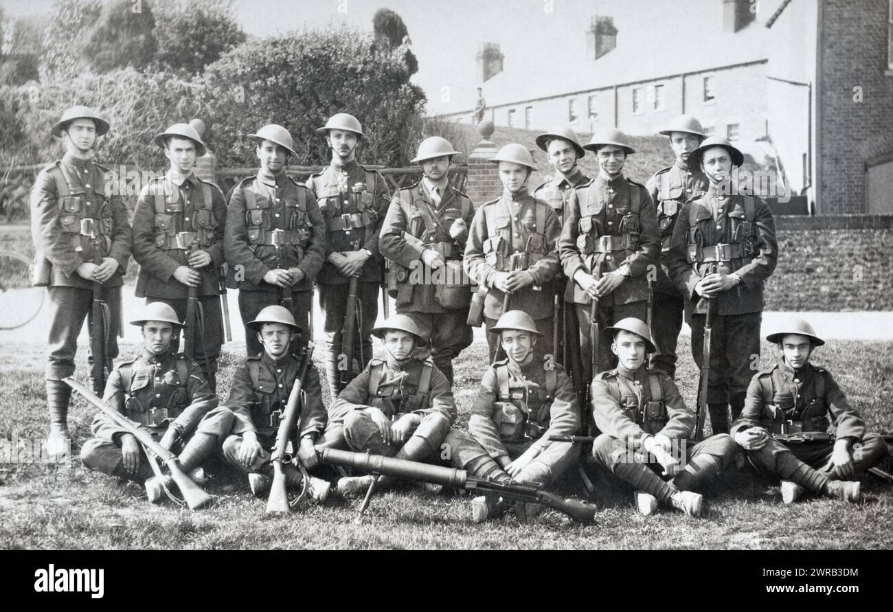 A British army officer and men in 1908 pattern webbing and brodie ...