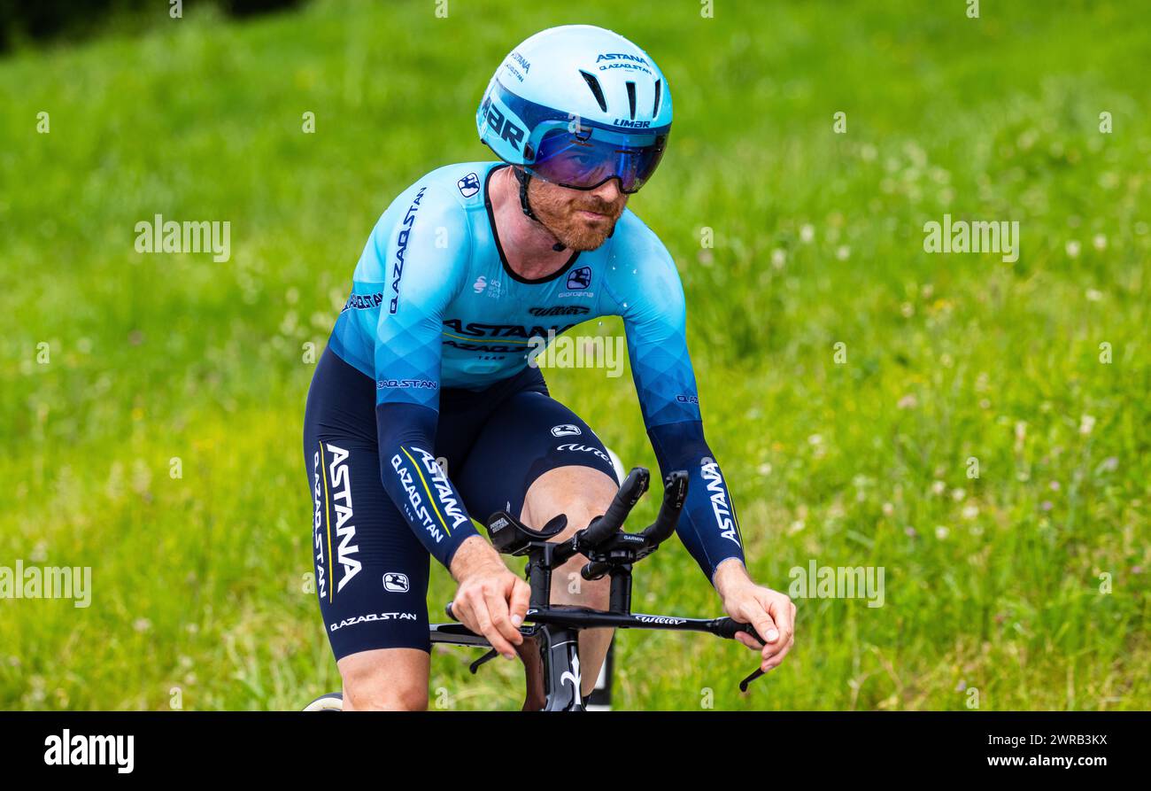 Der italienische Radrennfahrer Leonardo Basso vom Team Astana ...