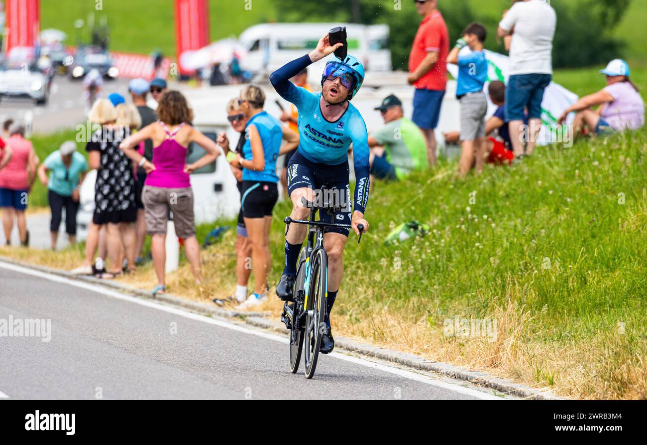 Der italienische Radrennfahrer Leonardo Basso vom Team Astana ...