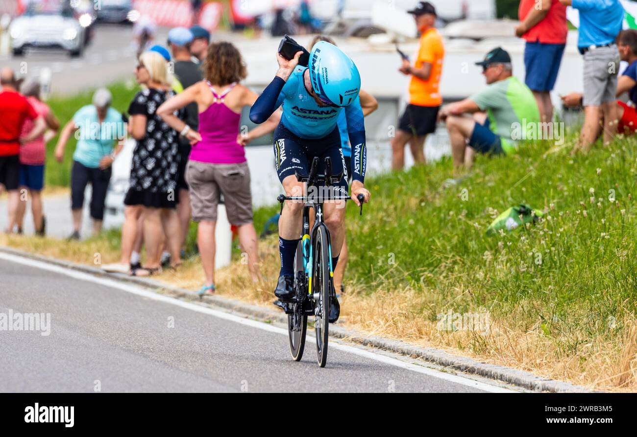 Der italienische Radrennfahrer Leonardo Basso vom Team Astana ...