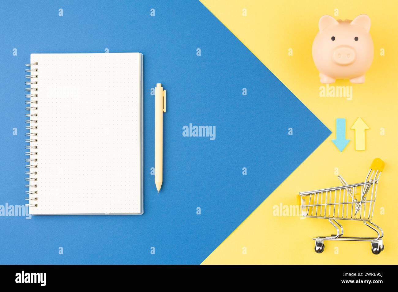 Spiral notepad with piggy bank Stock Photo - Alamy