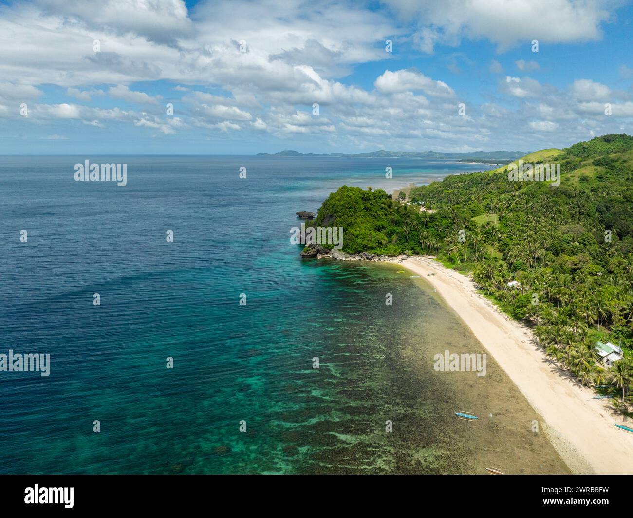 White sand beach and corals in turquoise sea water. Santa Fe, Tablas ...