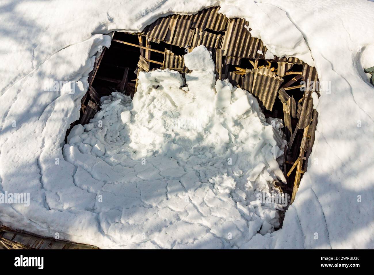 Collapsed under hi-res stock photography and images - Alamy